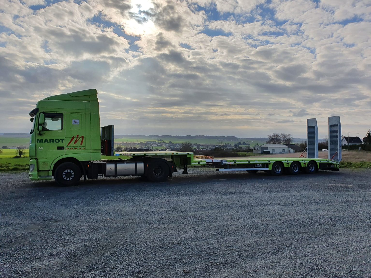 NOUVEAU PORTE CHAR - Transports MAROT à Loudun (86)